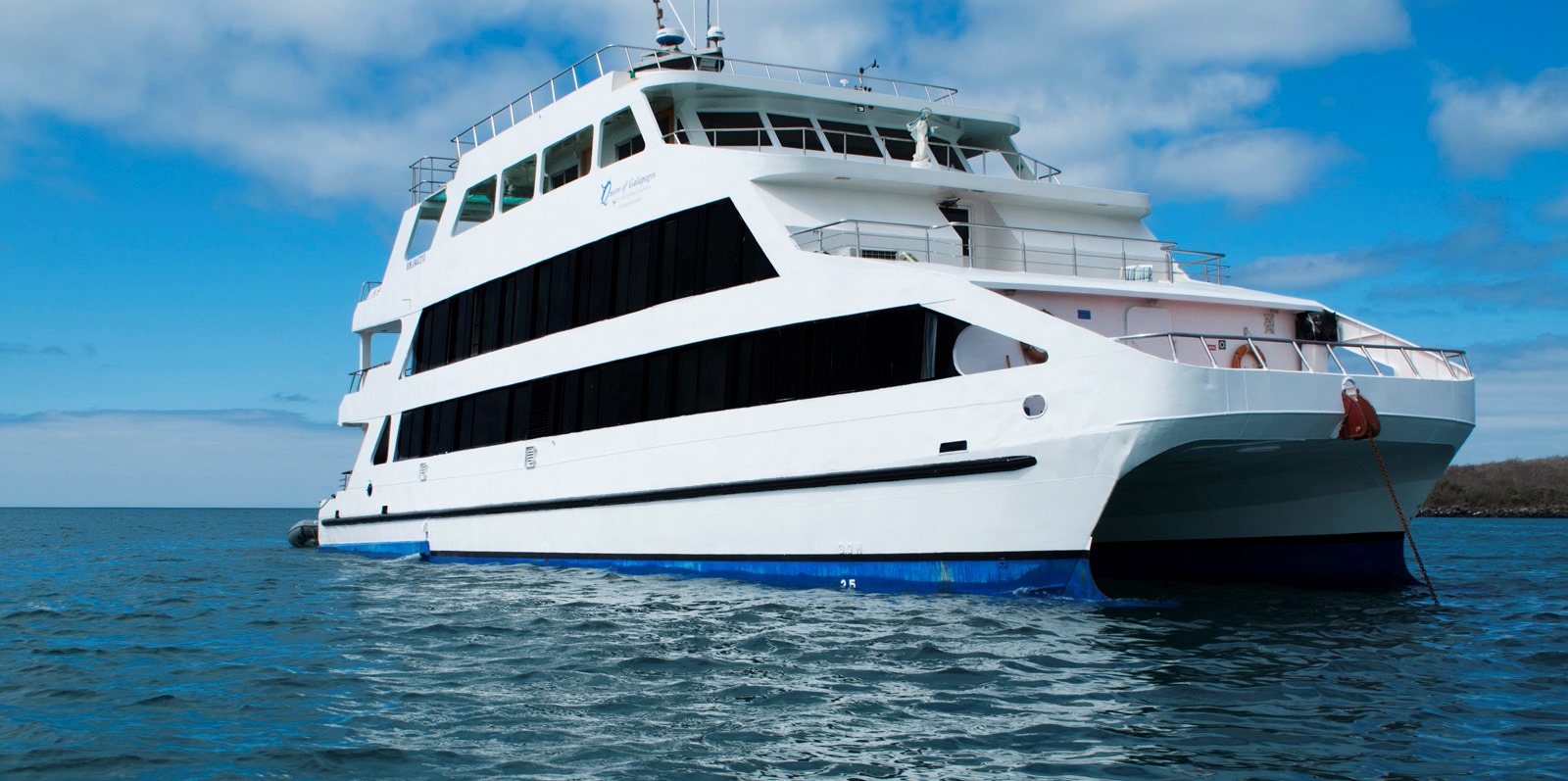 QUEEN OF GALAPAGOS Yacht Charter Details, Custom | CHARTERWORLD Luxury ...